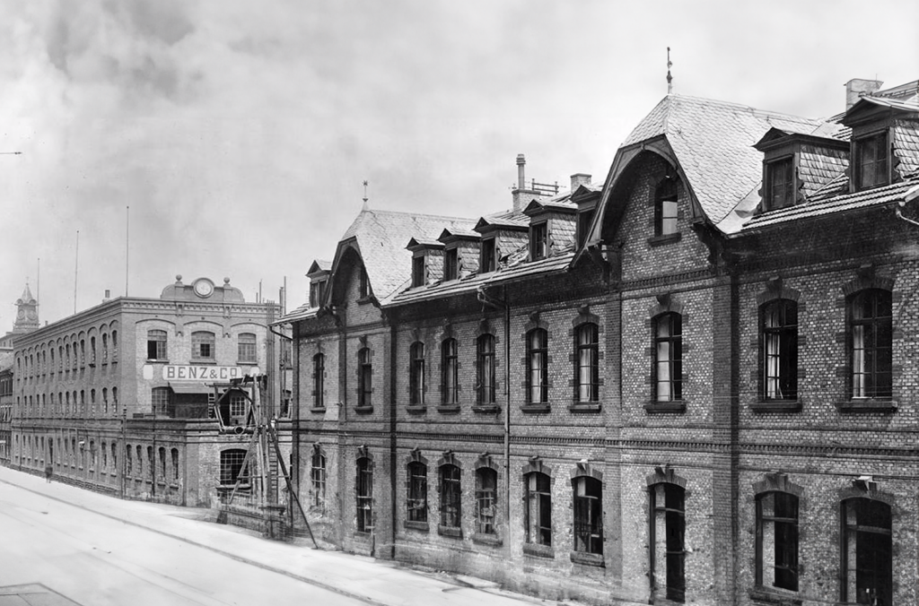 The History of Mercedes Benz - Pearl Motors Luxury Automobiles Trading LLC