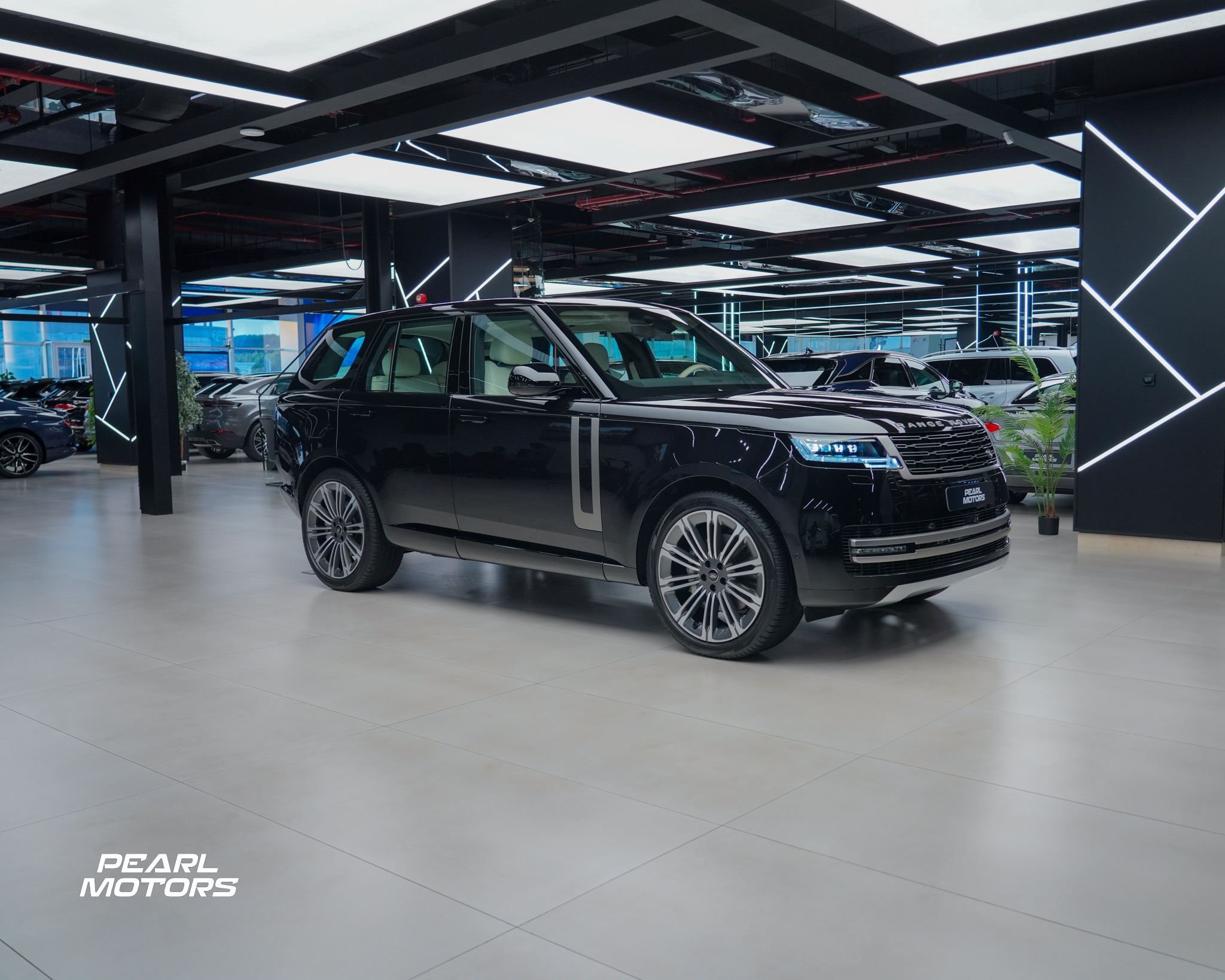 2024 Range Rover HSE P400 - Luxury Car Showroom In Dubai